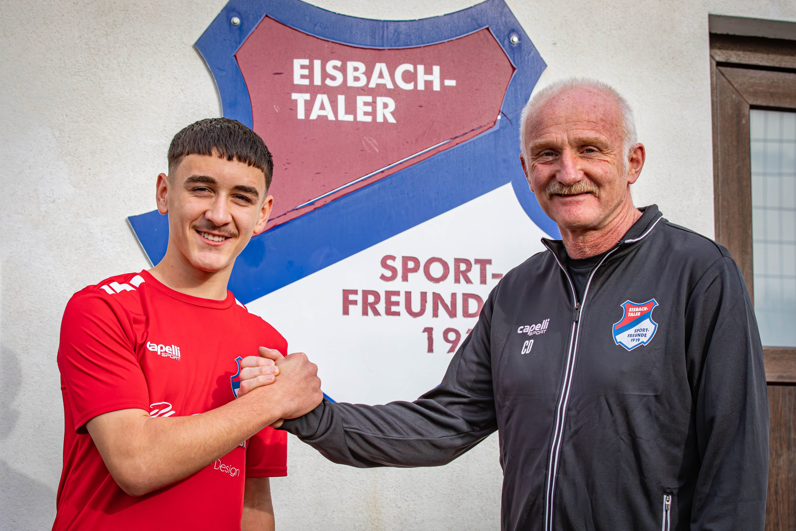 Ein Junioren-Nationalspieler für die Eisbären? Leonis Murseli zu ...